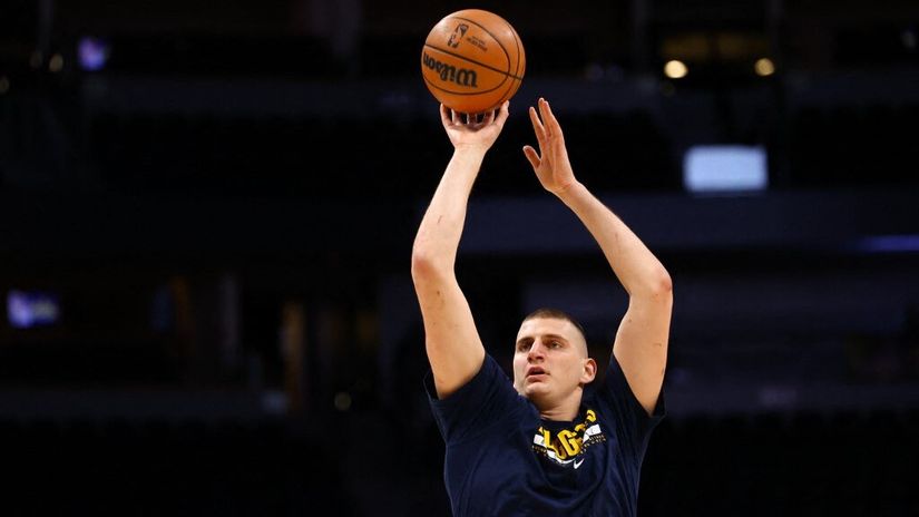 Evo ga i 100! Jokić šesti igrač NBA lige sa trocifrenim brojem tripl ...